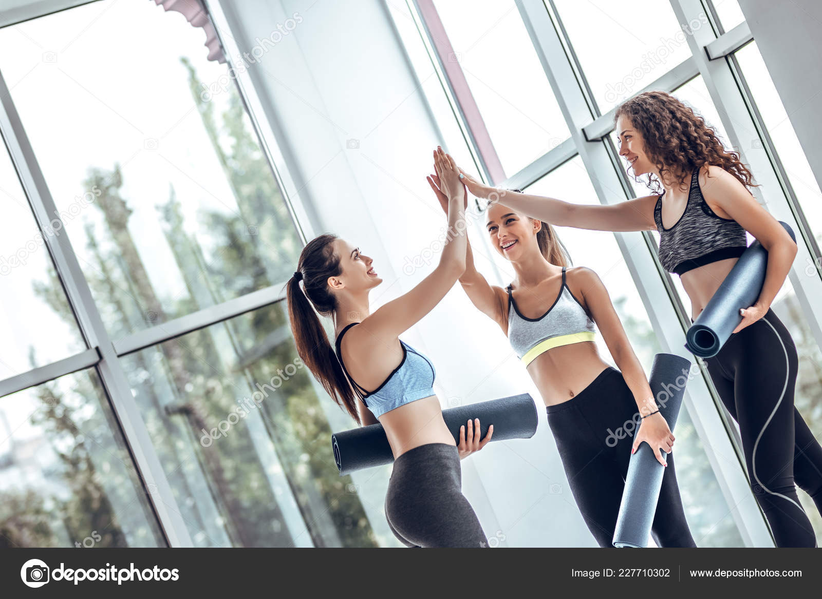 Group Three Female Athletes Give Each Other High Five Good — Stock ...