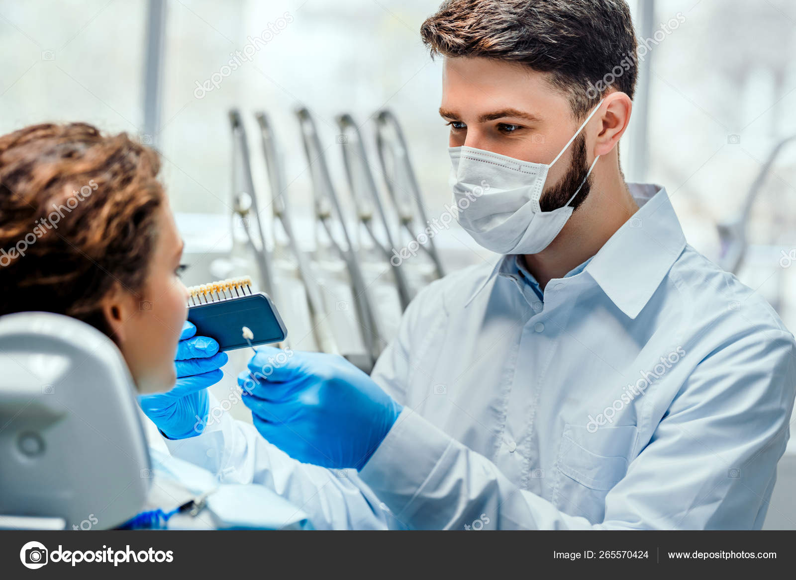 Dentist selecting patient's teeth color with palette in clinic. Side view. — Stock Photo ...