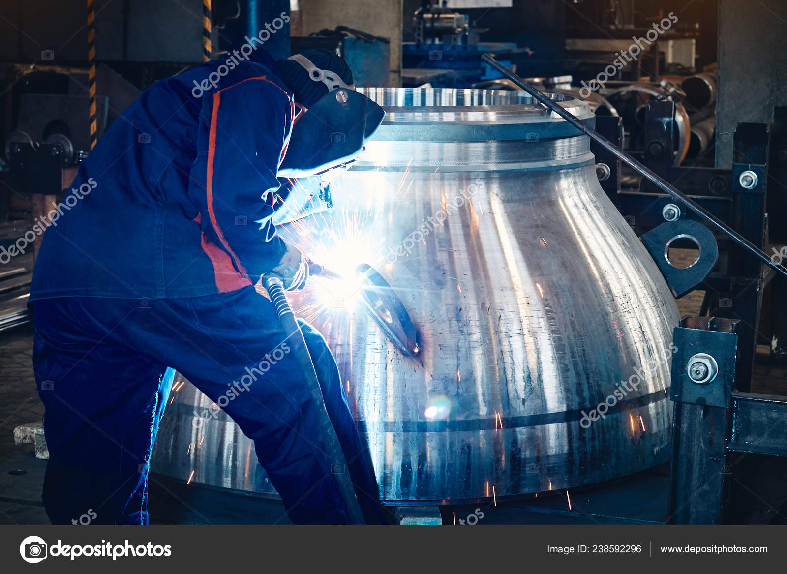 Soldador Trabajador Soldando Electrodo Metal Con Arco Eléctrico ...