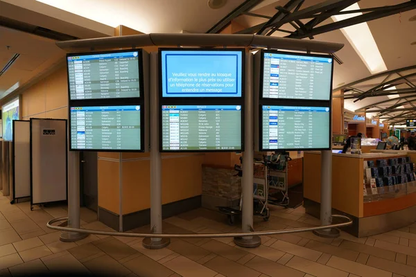 Airline ticket counter Stock Photos, Royalty Free Airline ticket ...