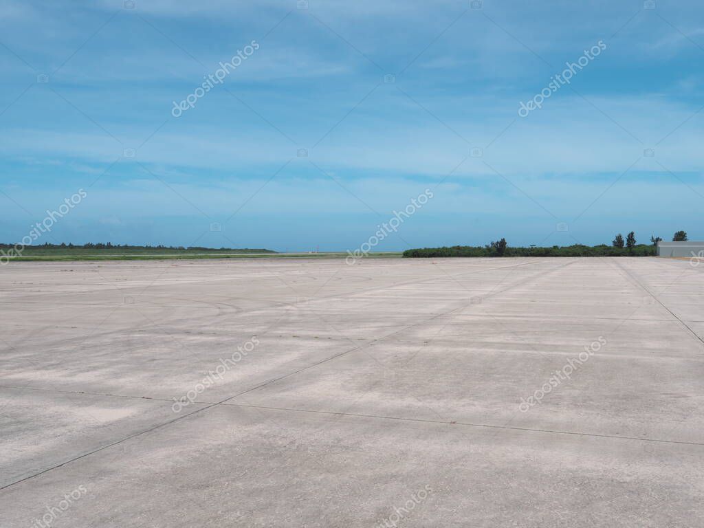 Okinawa, Japón-19 de junio de 2020: Pista del aeropuerto de ...