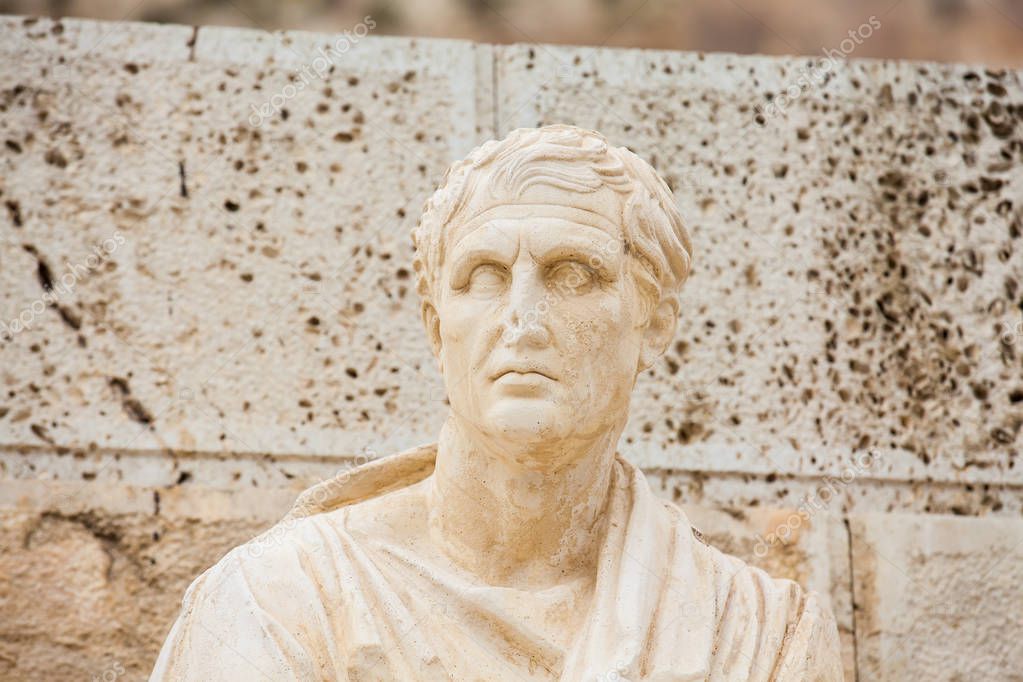 La estatua del dramaturgo Menandro en el Teatro de Dioniso Eleuterio ...