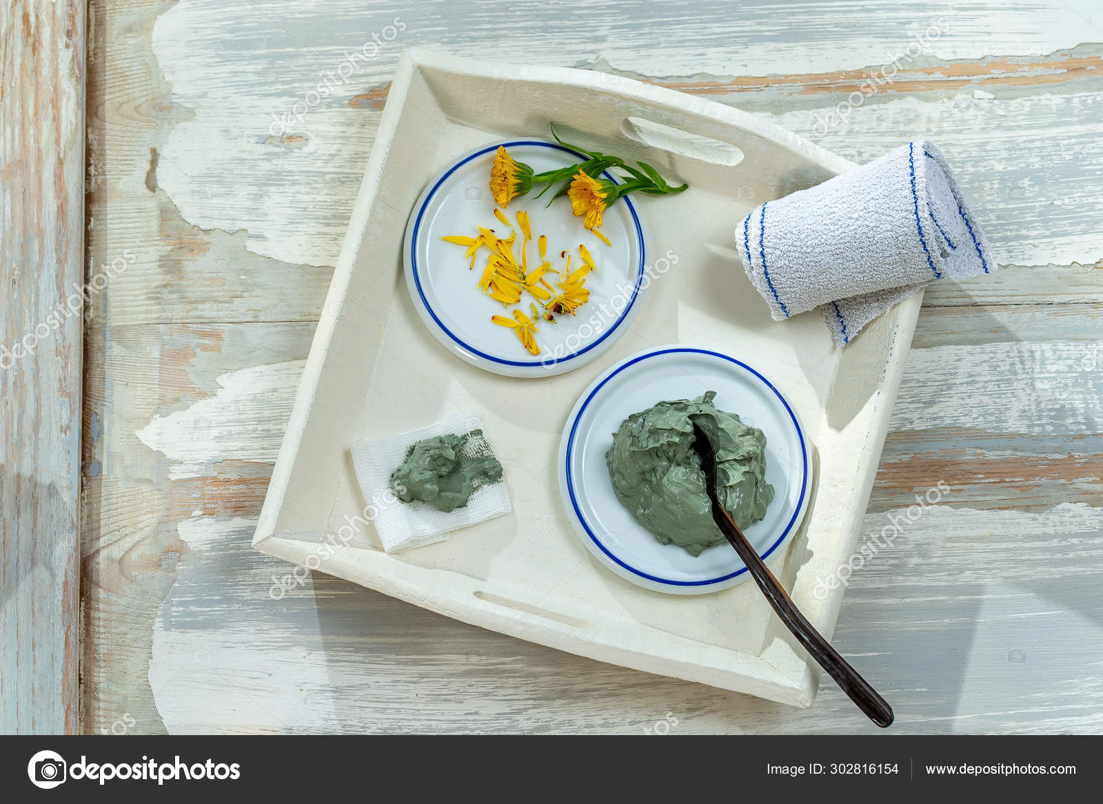 Clay Spa and medical concept: Clay Poultice Use It to Relieve ...