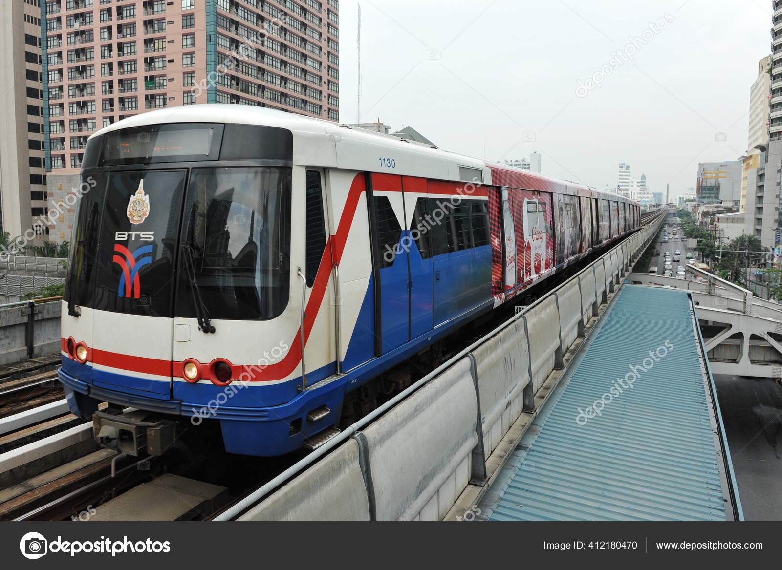 Bts Skytrain Runs Elevated Rails City Centre Each Train Mass – Stock ...