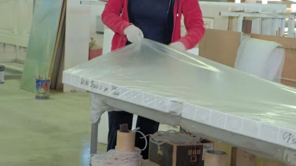 Packing wooden door for transportation.production of interior doors of ...