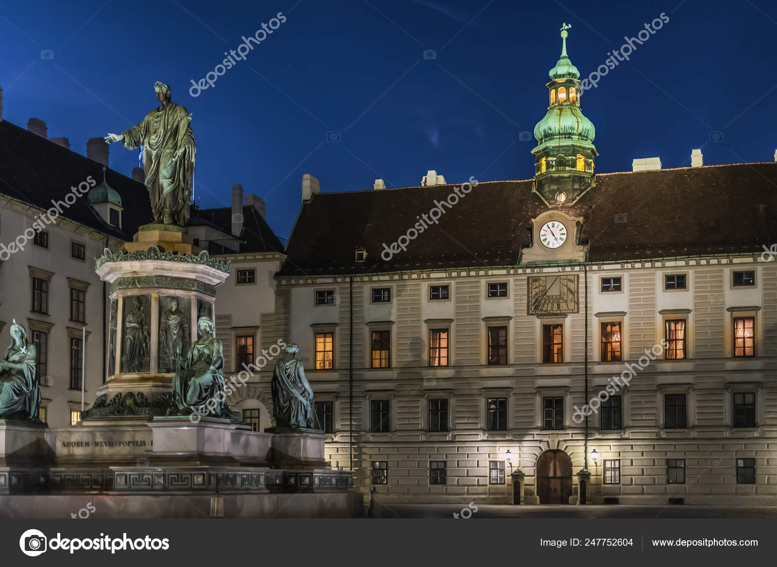 Hofburg Palace Courtyard with Francis II Statue – Stock Editorial Photo ...