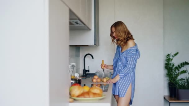 Vidéos pour Geklopt ei, Geklopt ei clips vidéo HD / 4K, footage ...