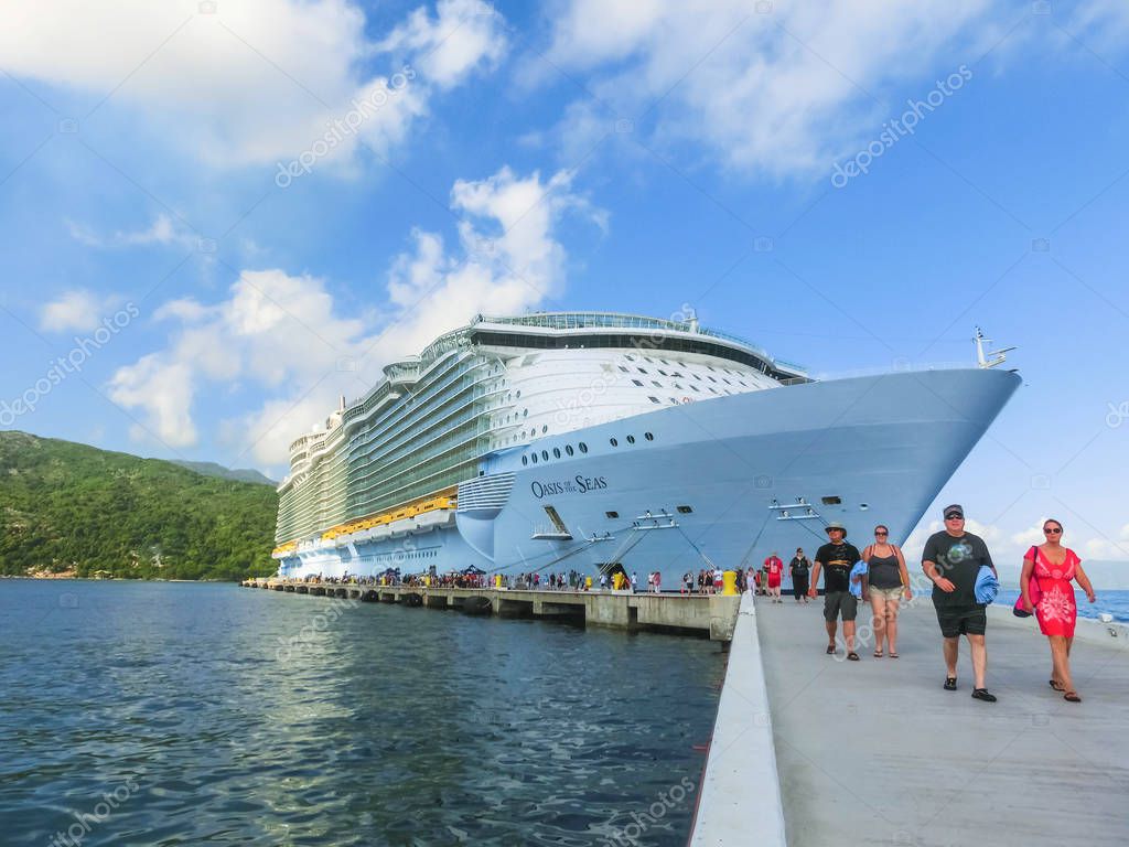 LABADEE, HAITI - 01 DE MAYO DE 2018: Royal Caribbean, Oasis of the Seas ...