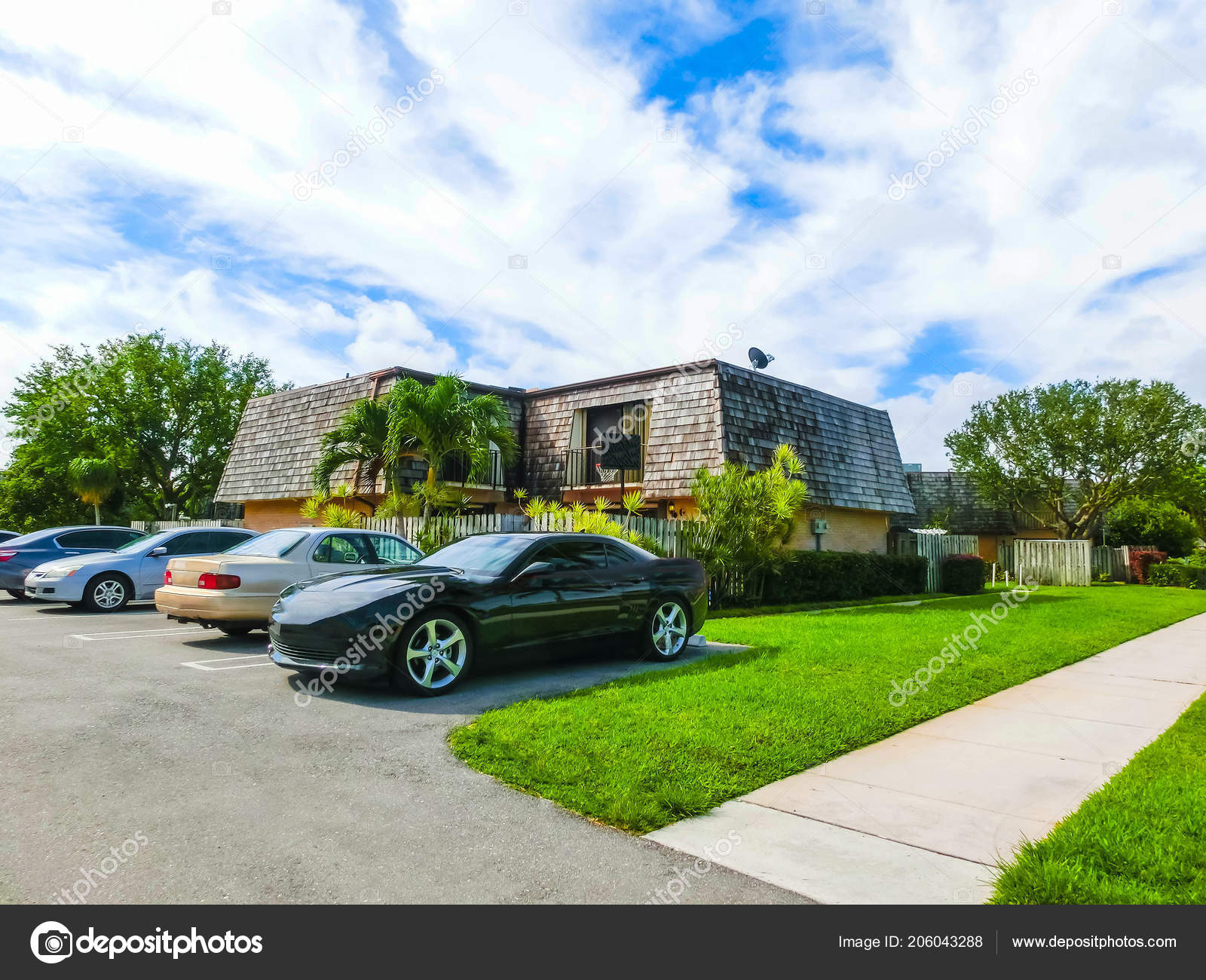 Typical Florida home in the countryside with palm trees, tropical ...