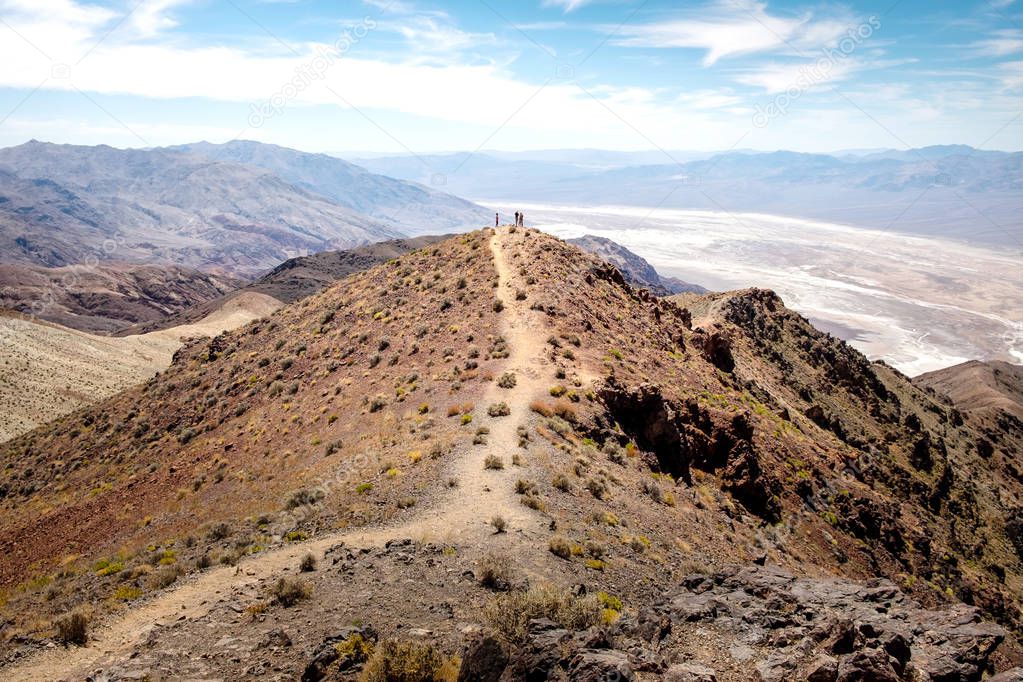 Dante 's View, de 11,000' Telescope Peak a -281 'Badwater Basin. Parque ...