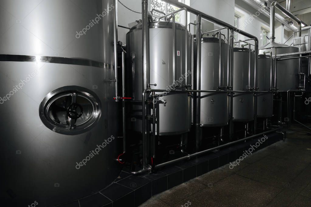 Fábrica de cerveza moderna y herramientas de maquinaria de equipos para ...