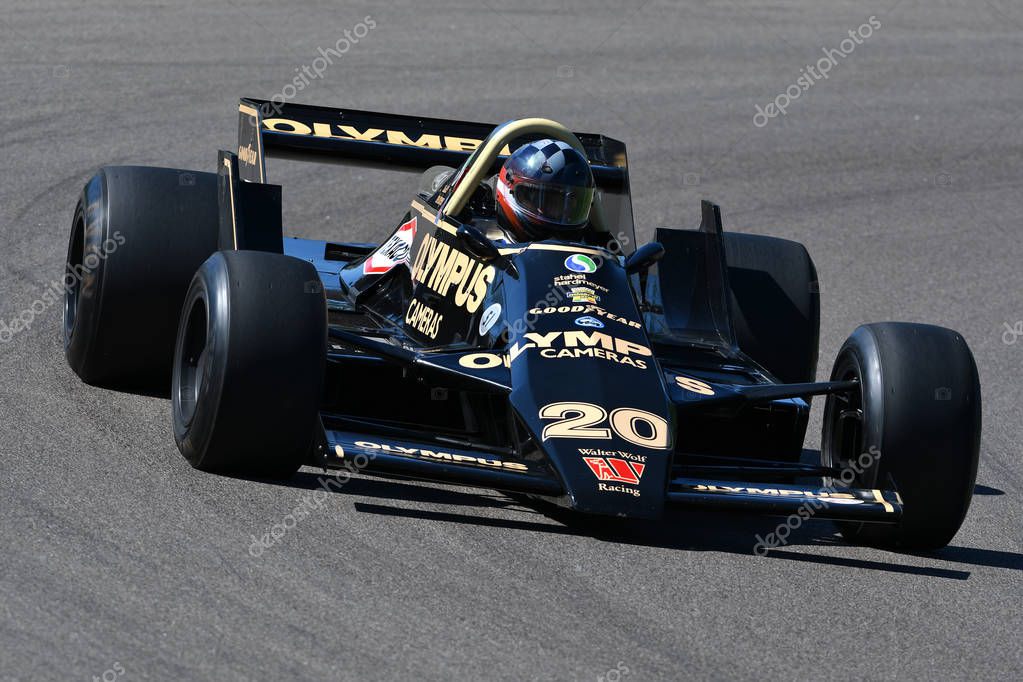 Imola, 27 de abril de 2019: F rmula 1 hist rica Wolf WR8 1979 ex James Hunt conducido por ...