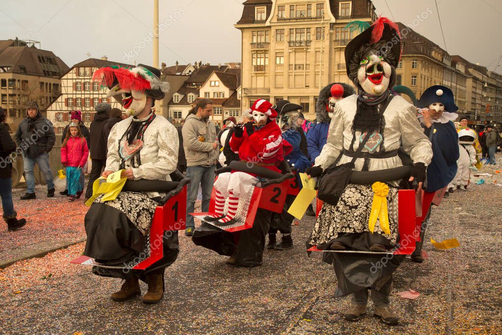 BASEL, SUIZA, 11 DE MARZO DE 2019. El tradicional desfile de carnaval ...