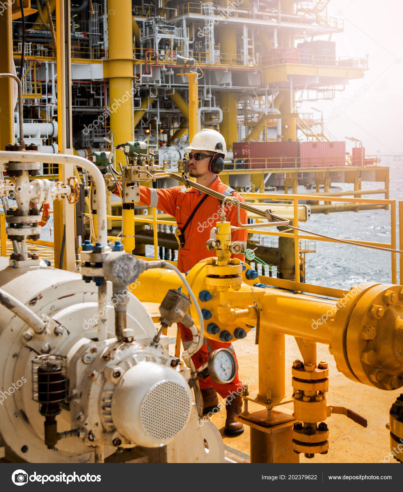 Operator Recording Operation Oil Gas Process Oil Rig Plant Offshore ...