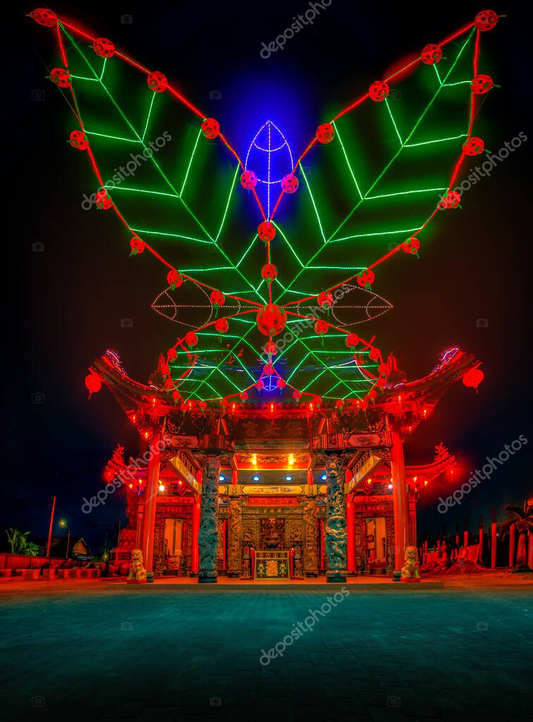 Vihara Satya Dharma es un templo chino moderno en el puerto de Benoa ...