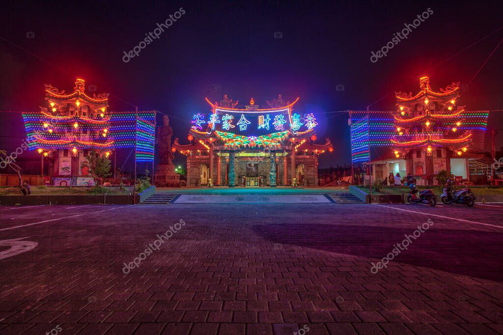 Vihara Satya Dharma es un templo chino moderno en el puerto de Benoa ...