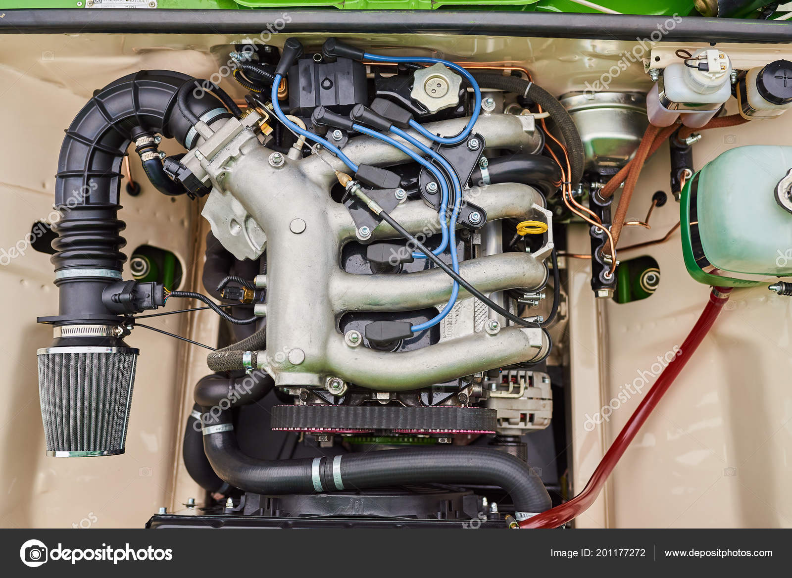 Well maintained engine of an old Russian car – Stock Editorial Photo ...