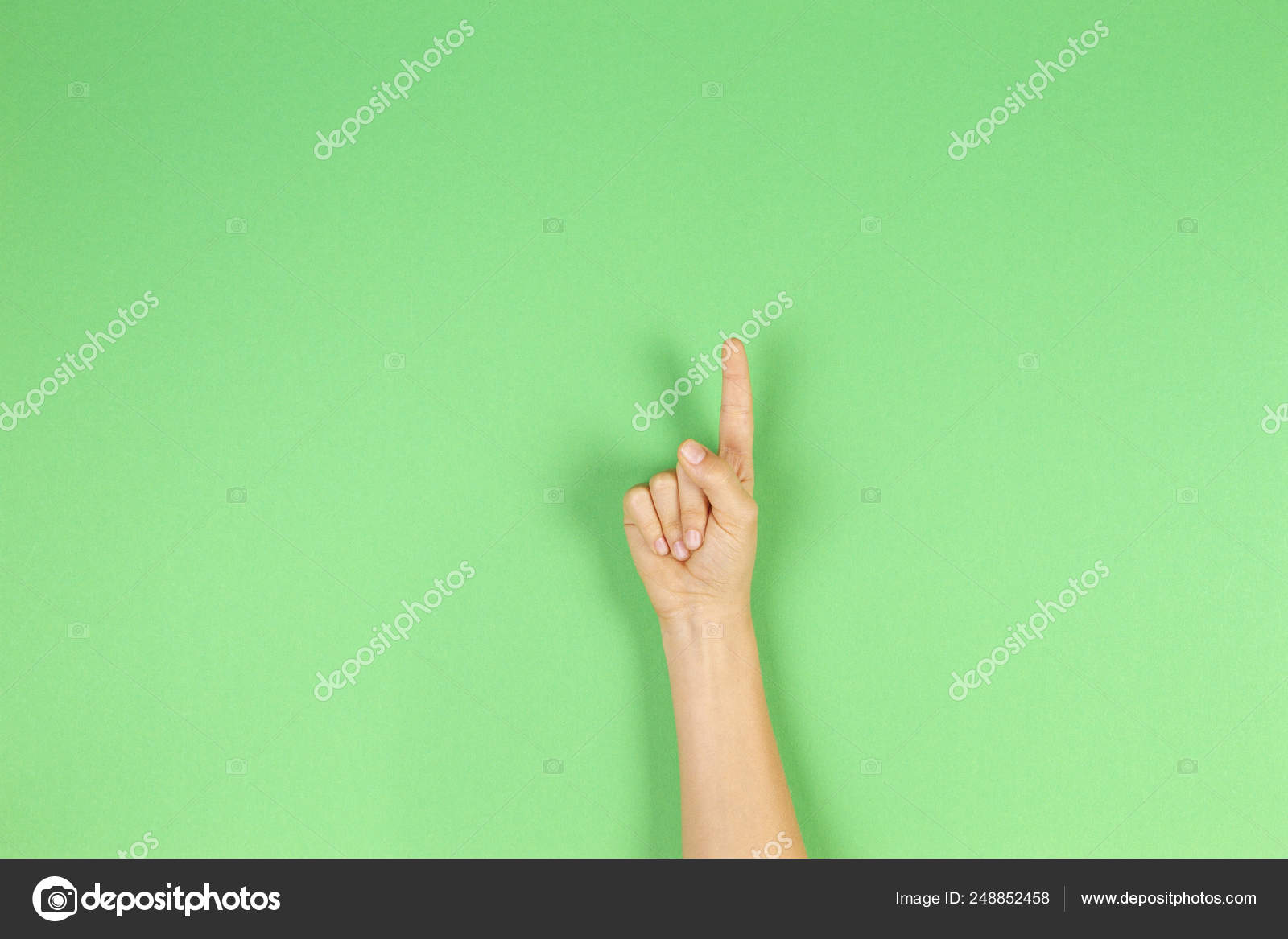 Kid hand showing one finger on green background Stock Photo by ©Vejaa ...
