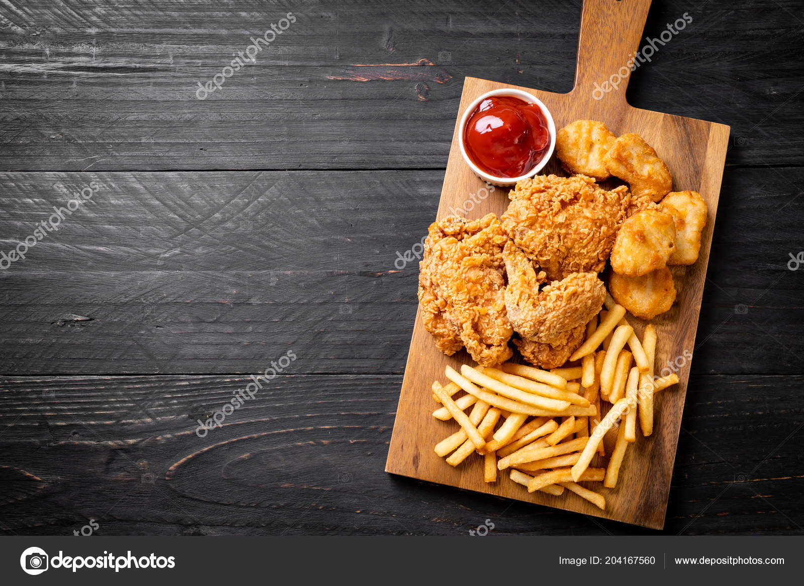 Pollo Frito Con Papas Fritas Nuggets Comida Chatarra Comida Poco — Foto ...
