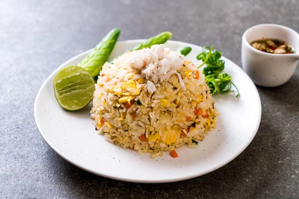 Stekt ris med krabba Stockfotografier, royaltyfria Stekt ris med krabba ...