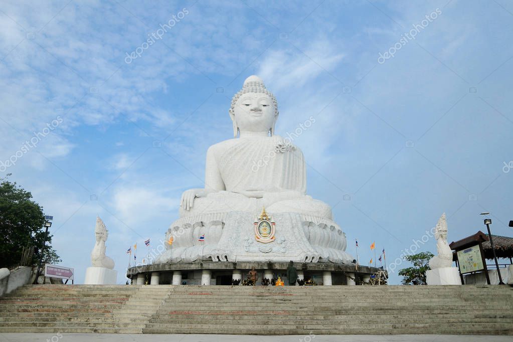 Estatua de Buda blanco en Phuket. 2022
