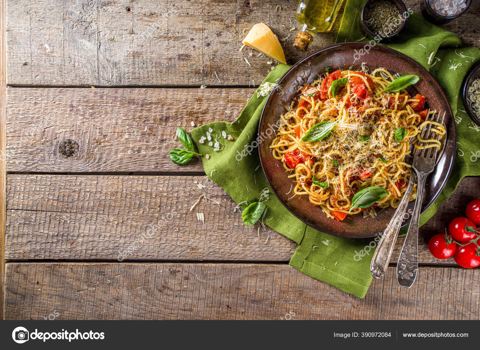 Traditional Italian Pasta Marinara Classic Recipe Roman Food Pasta ...