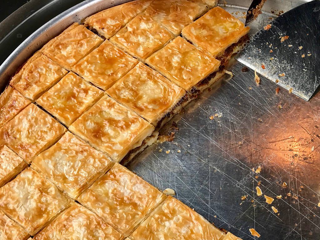 Turco Su Boregi / Tabla borek o burek. Alimentos tradicionales. 2023
