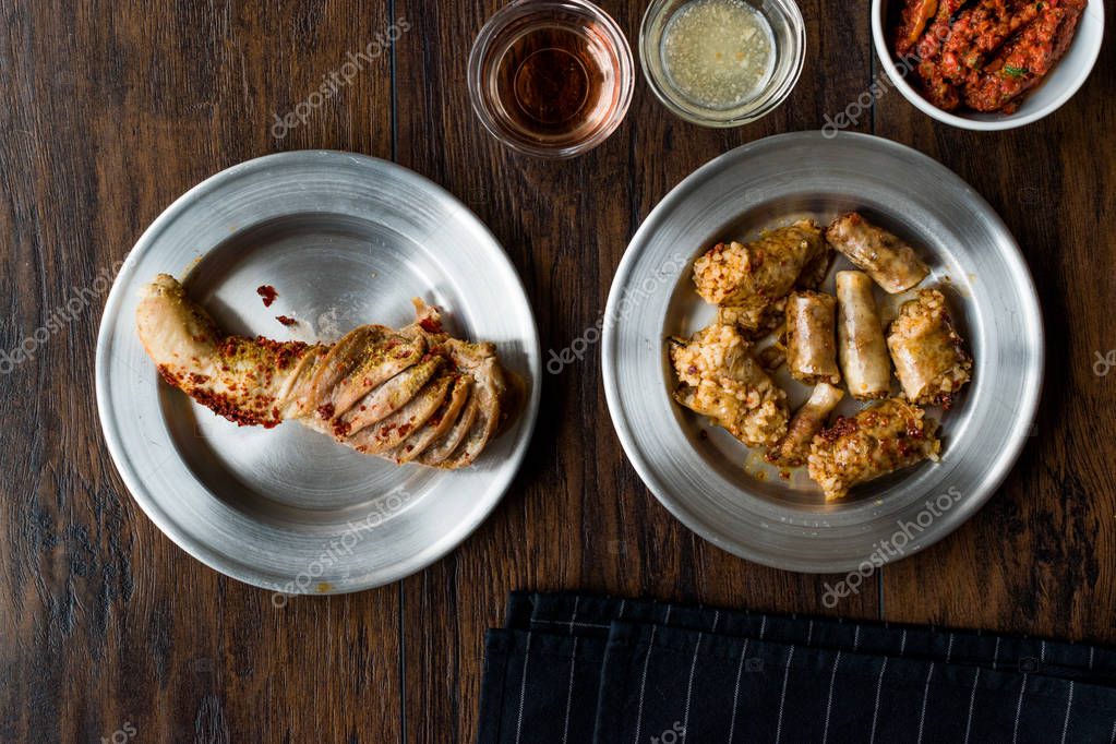 Comida turca Carne picada y arroz relleno Tripe Sirdan / Shirdan Dolma ...