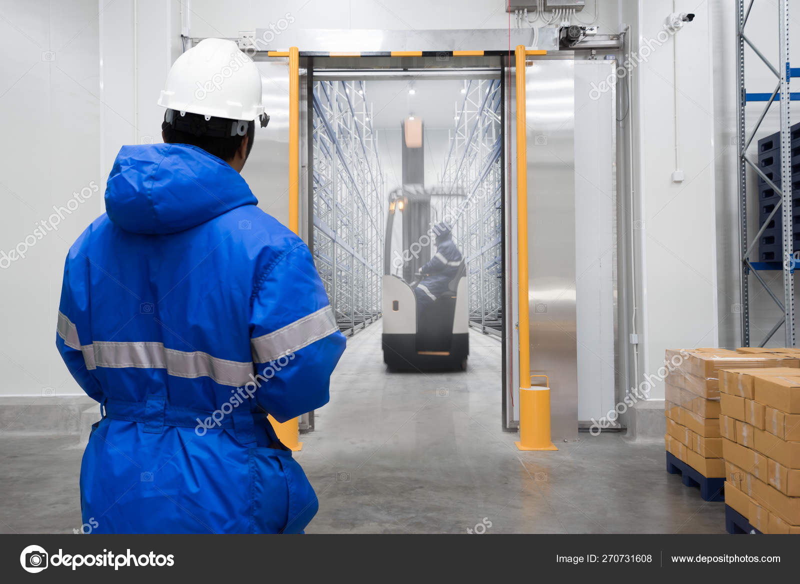 Staff Worker Control Freezing Room Warehouse — Stock Photo © kokliang ...