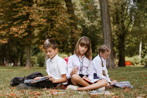 School children outdoor Stock Photos, Royalty Free School children ...