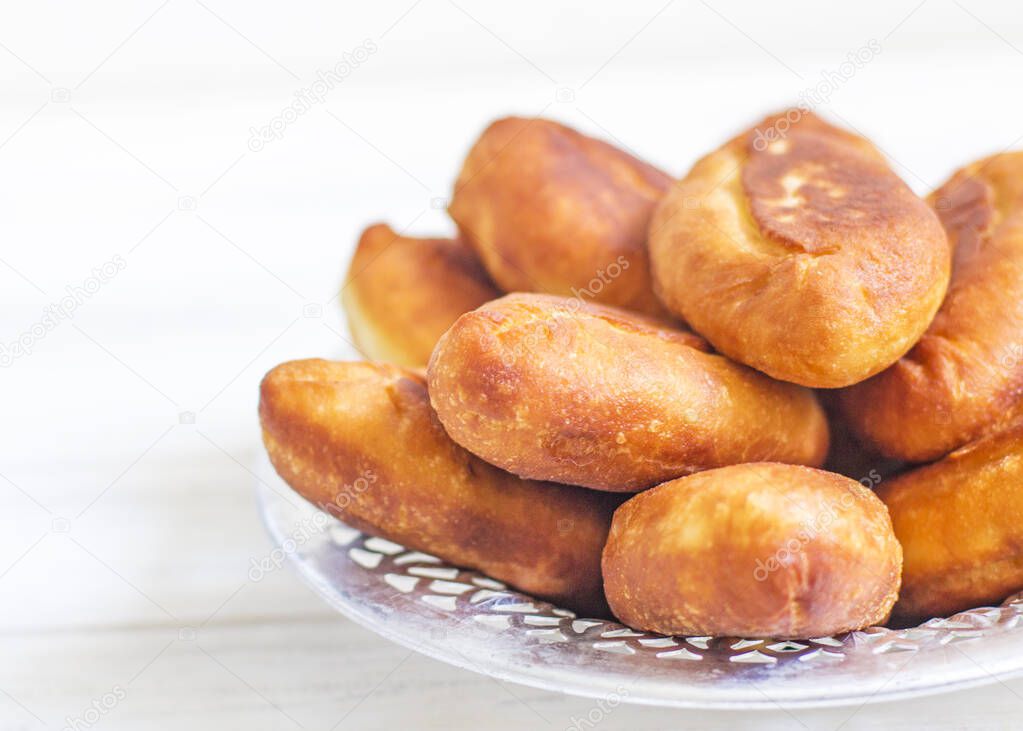 Piroshki - la hojaldre rusa cocida con los rellenos de col. Pastel de ...