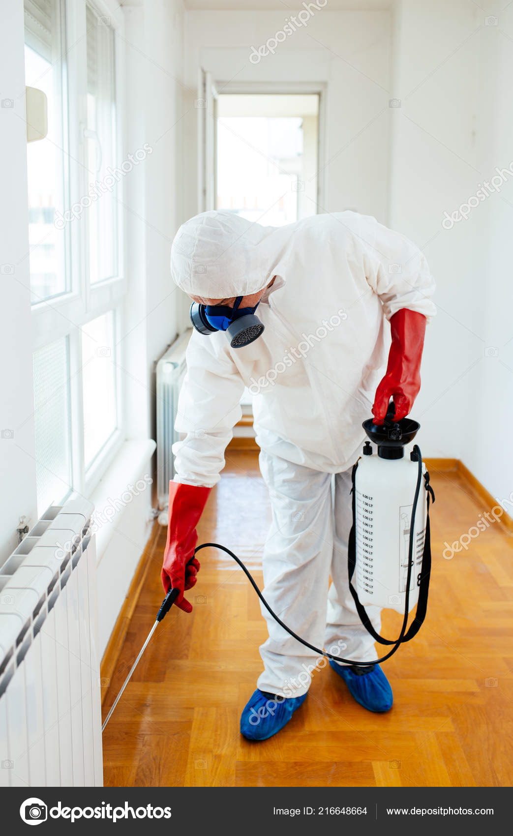 Exterminator Work Wear Spraying Pesticide Insecticide Sprayer — Stock ...