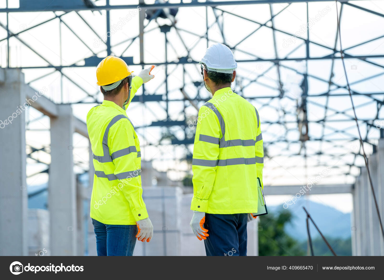 Ingénieur Structurel Architecte Vêtus Gilets Travail Verts Travaux ...