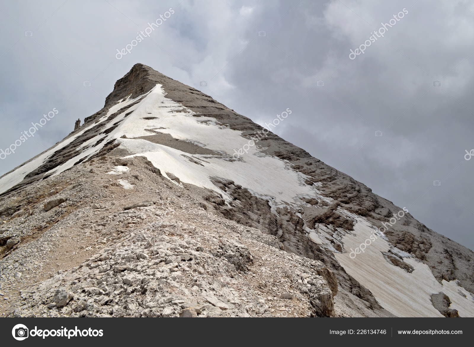 Mountain Ridge Snow Places Sharp Peak Mountain Cloudy Sky Background ...