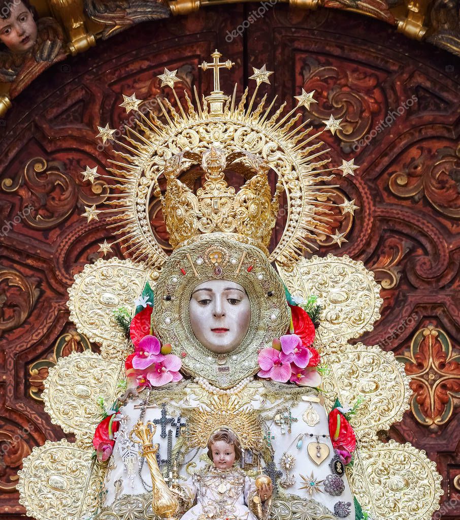 El Rocío, Huelva, España - 30 de abril de 2017: Imagen de la virgen ...