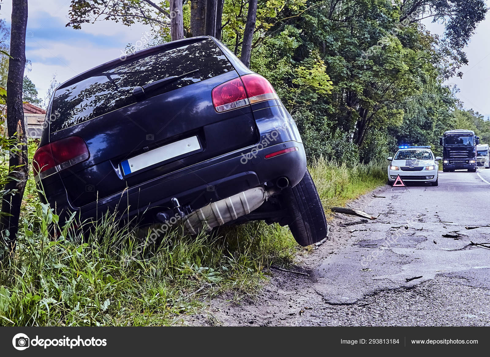 Crossover collision with a tree on a road at the scene of a car – Stock ...