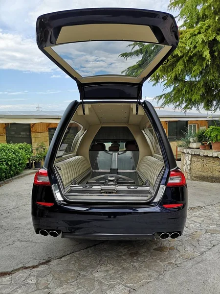 Open hearse Pictures, Open hearse Stock Photos & Images | Depositphotos®