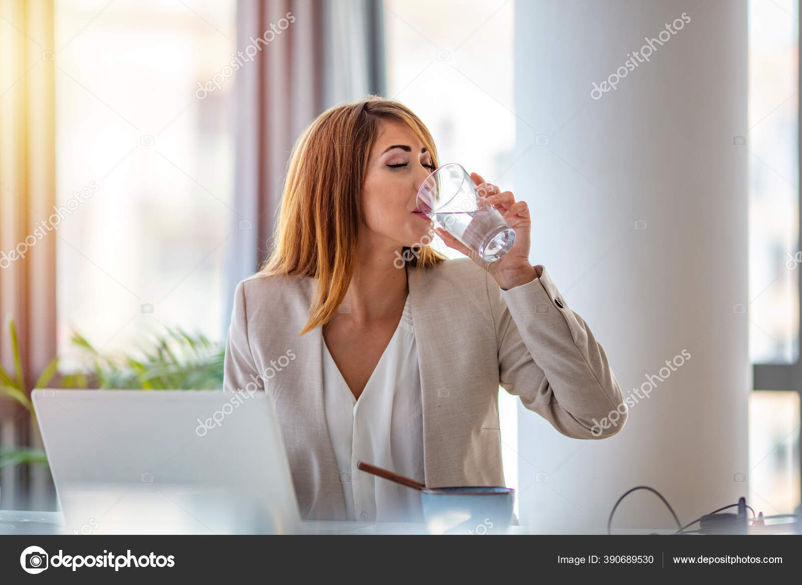 Office Worker Drinking Water Working Line Young Businesswoman Drinking ...
