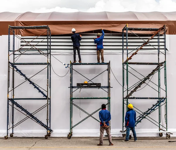 23 Tensile fabric structure installation Stock Photos, Tensile fabric ...