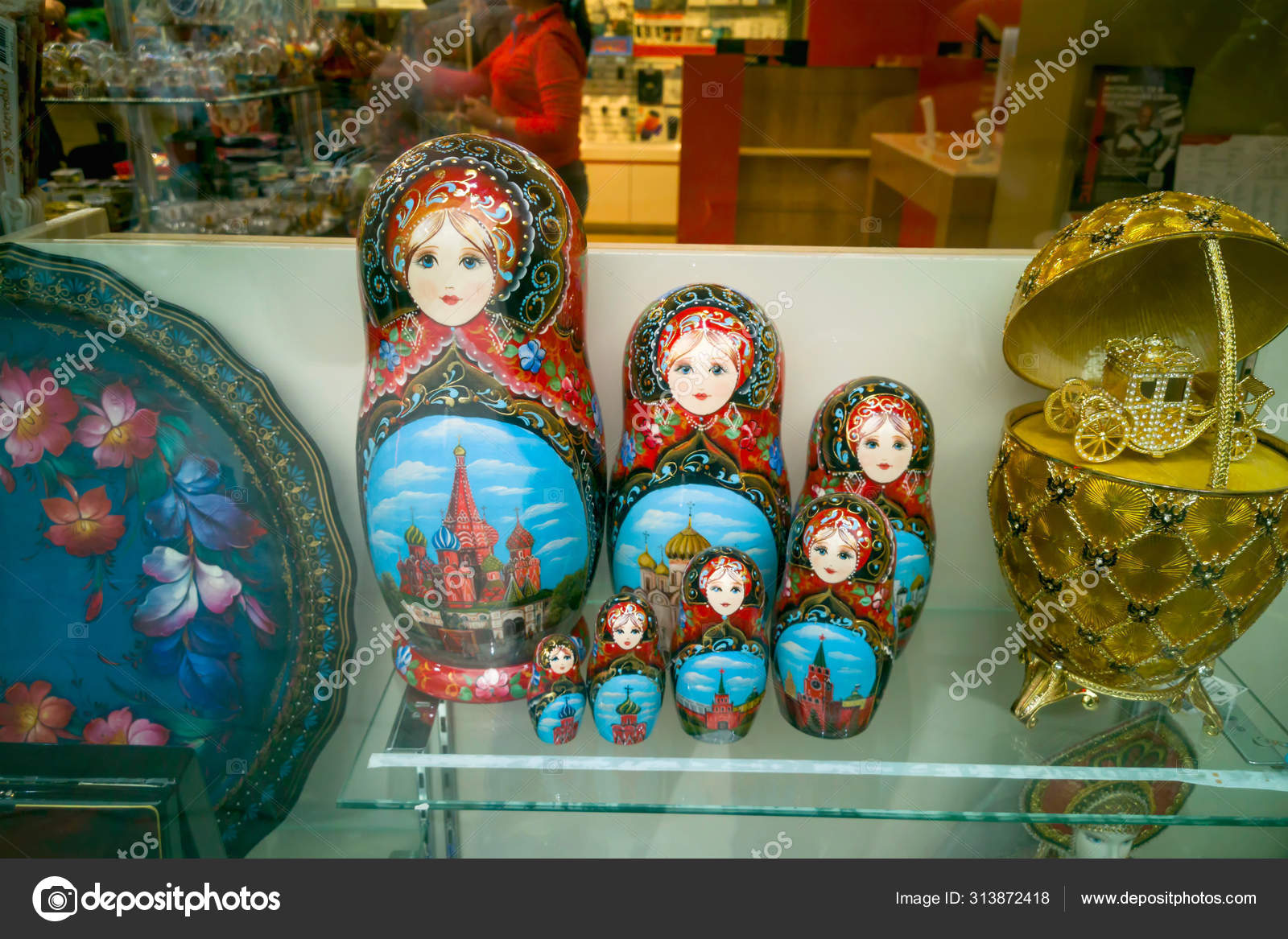 Russian National Souvenir Matryoshka Window Souvenir Shop — Stock Photo © asobov #313872418