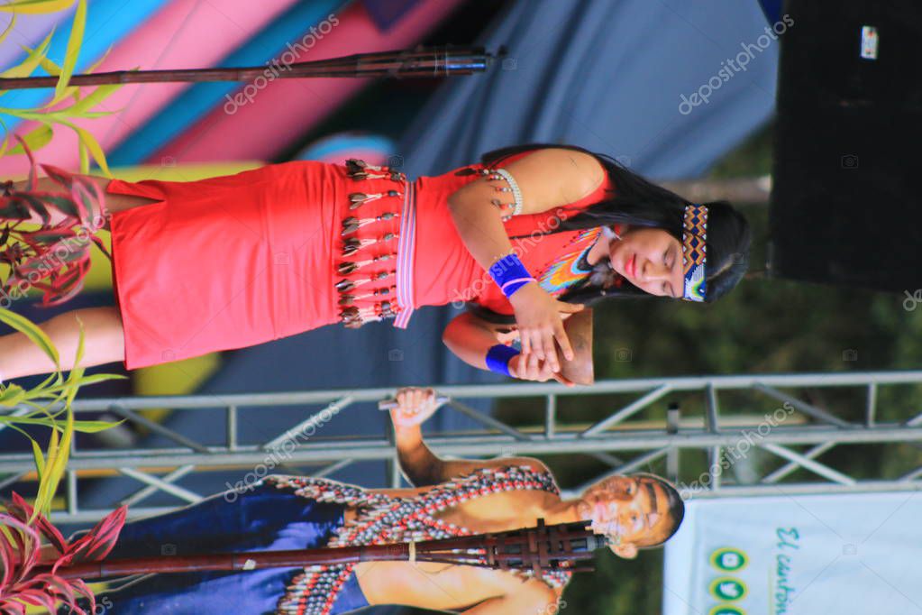 Puyo, Ecuador, 17-8-2019: Una tribu indígena llamada shuar realiza su ...