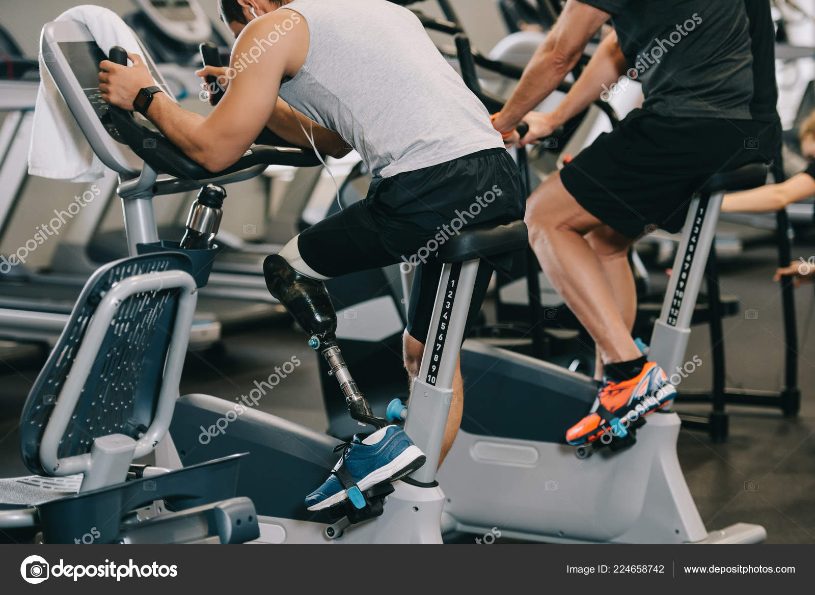 Sportsman Artificial Leg Working Out Stationary Bicycle Gym — Stock ...