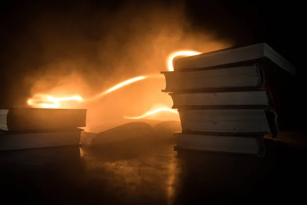 Destroy book images libres de droit, photos de Destroy book | Depositphotos