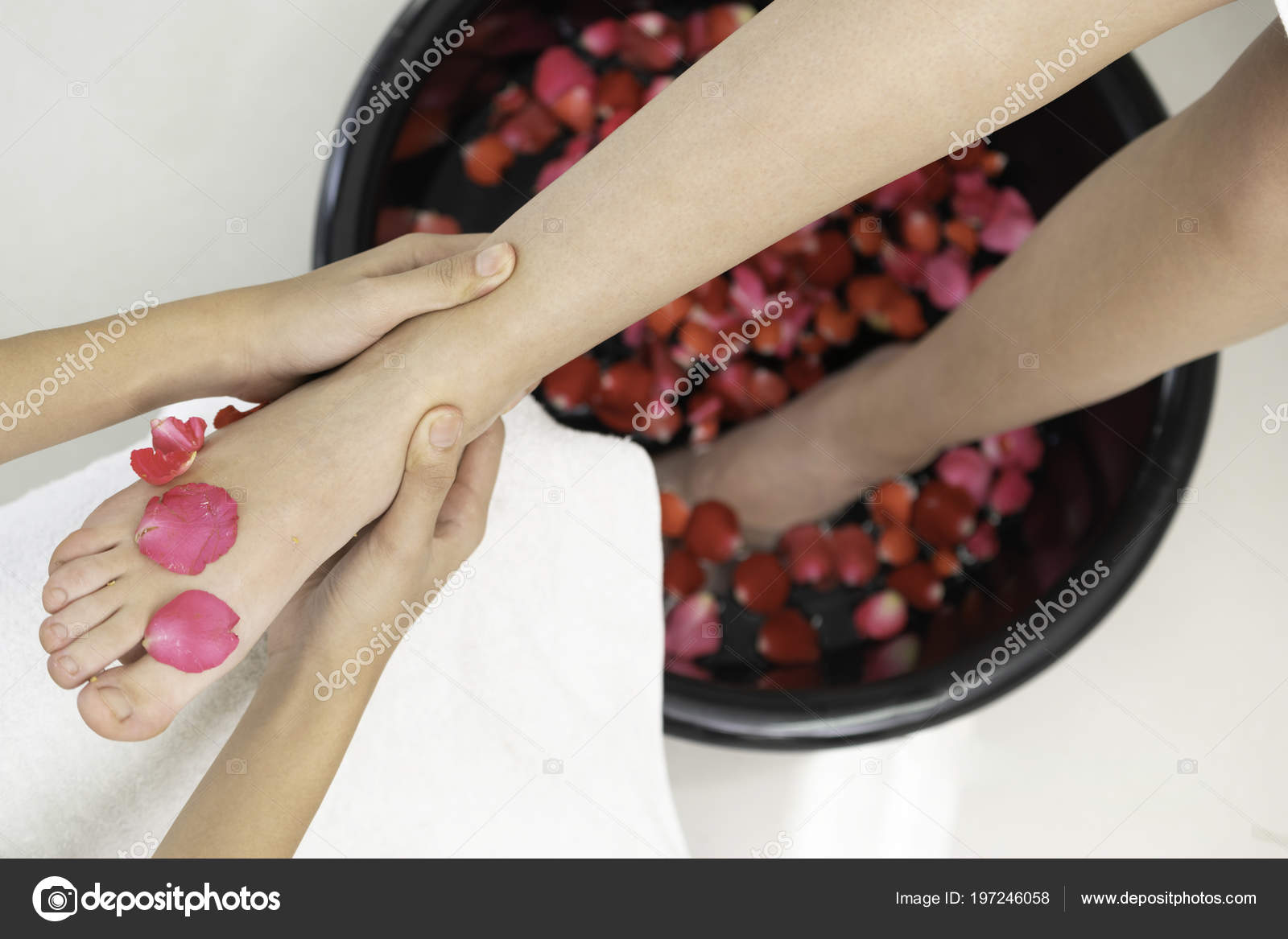 Foot Spa Massage Treatment Professional Massage Therapist Luxury Spa ...