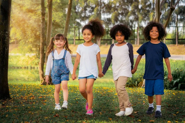 Niños africanos jugando fotos de stock, imágenes de Niños africanos jugando sin royalties ...