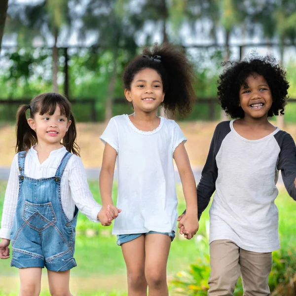 Imágenes de La risa de los niños, fotos de La risa de los niños sin royalties | Depositphotos