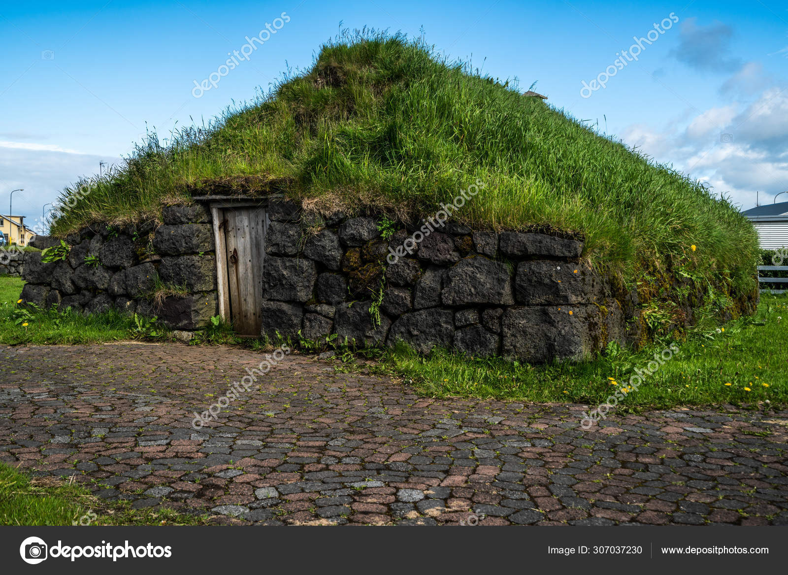 Ancient turf house in Iceland. — Stock Photo © BiancoBlue #307037230