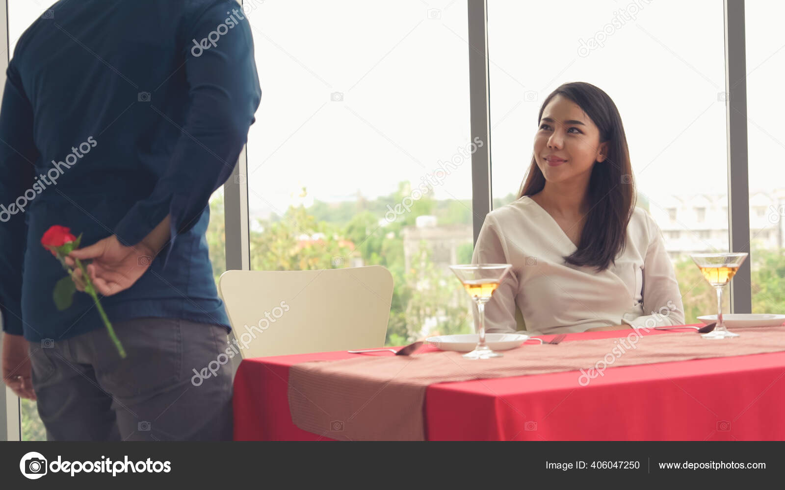 Romantic Couple Giving Gift Lover Restaurant Happy Couple Lifestyle ...